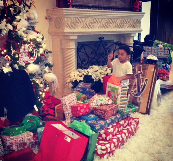 [Photos] Diddy Plays Black Santa + Celebs Spoil Their Kiddies for ...