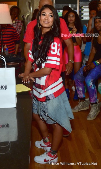 [Photos] Rihanna Hits Studio With Big Sean + Mila J Hosts Listening ...