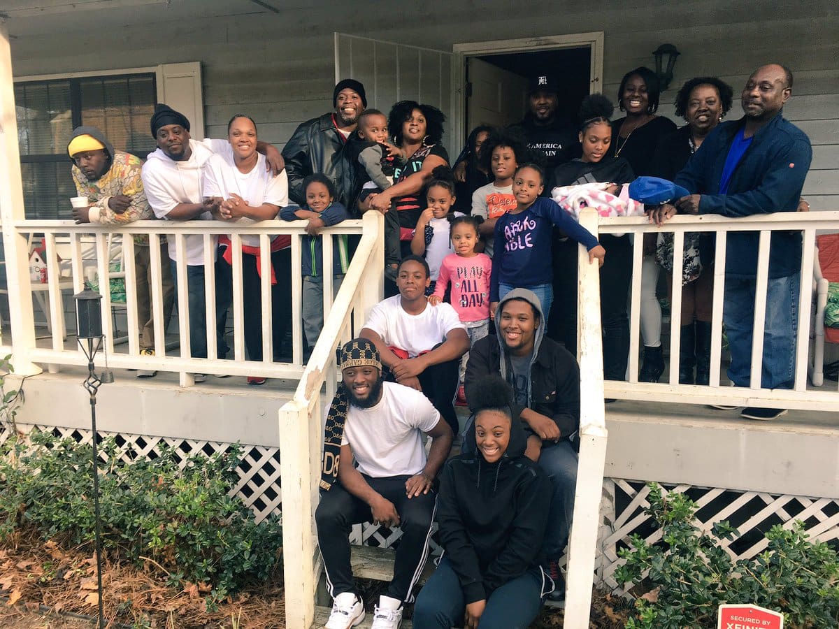 Jeezy Feeds Family Of 16 & Pays For Hotel After They Lost Their Home In ...