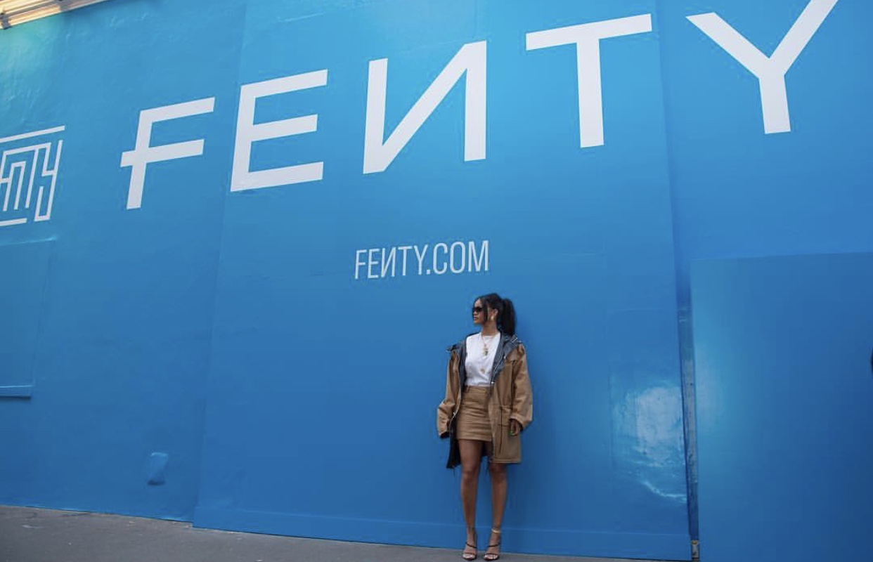 Rihanna Returns To The Studio, Teases Fans: Where's The Album? [VIDEO ...