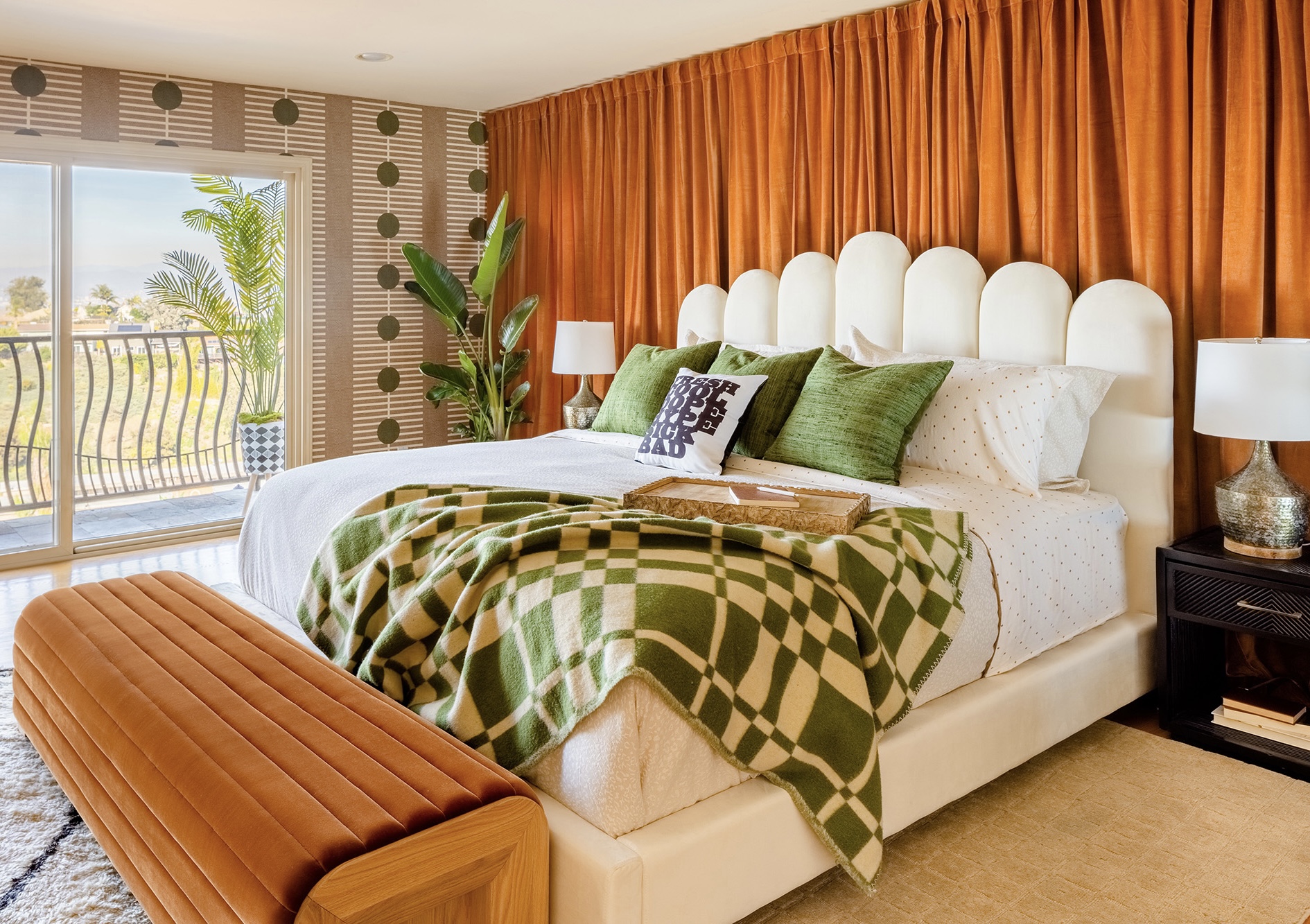 Issa Rae Teams Up With Airbnb, Offers LA Home For $56/Day Over ...