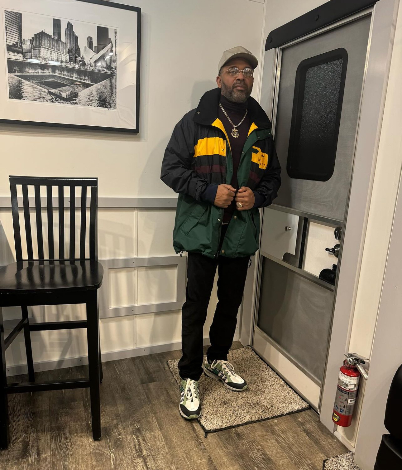 Mike Epps Tells Security To Remove A Woman From His Comedy Show After ...