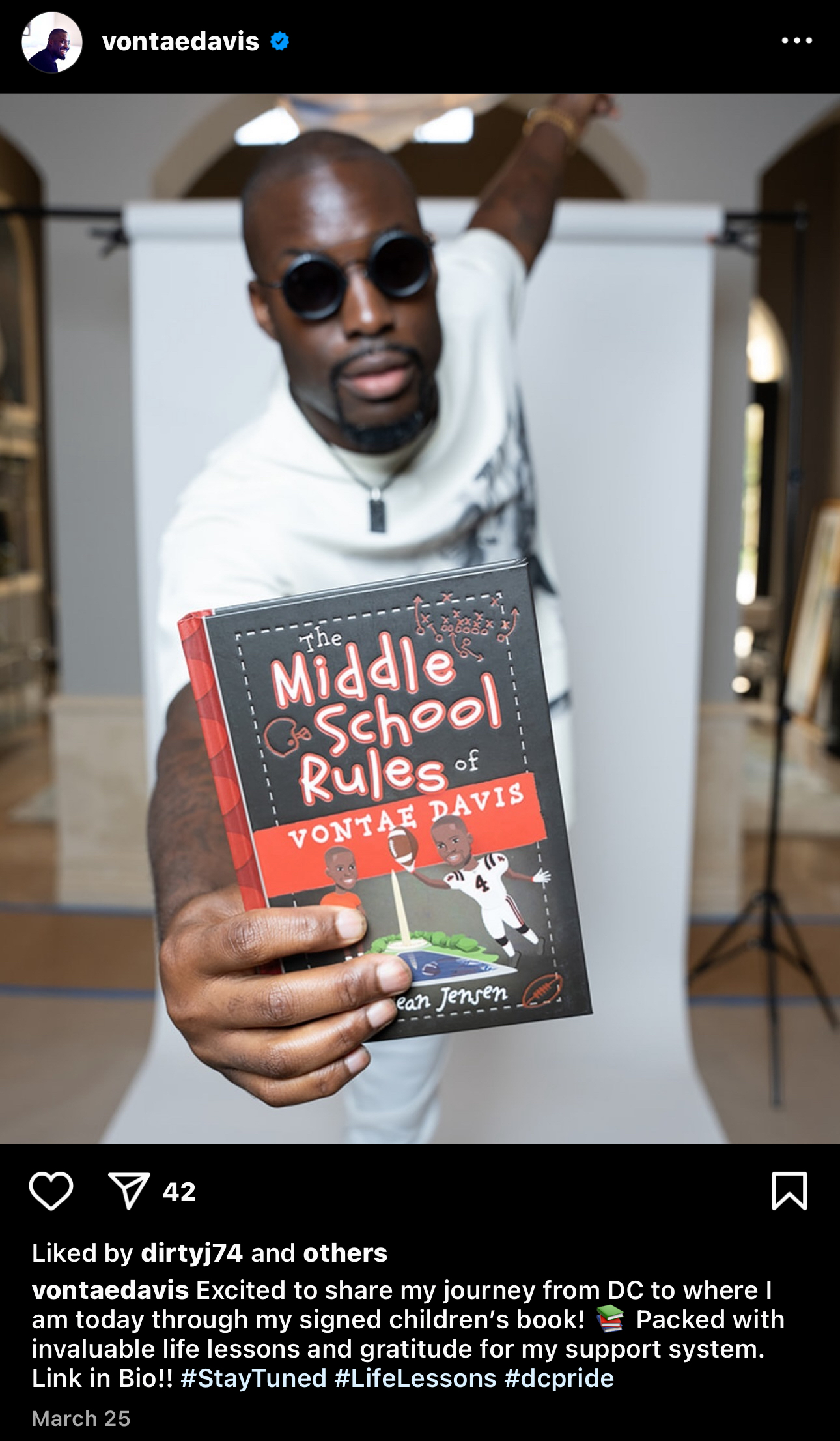 Update: Former NFL Star Vontae Davis May Have Collapsed After A Sauna ...