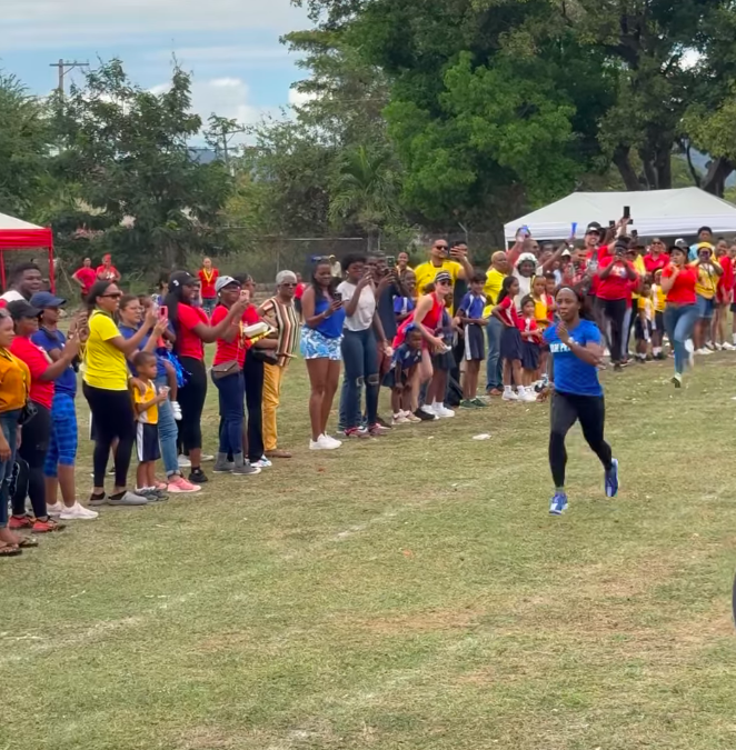 Olympic Gold Medalist Sprinter Shelly-Ann Fraser-Pryce Outruns The Moms ...